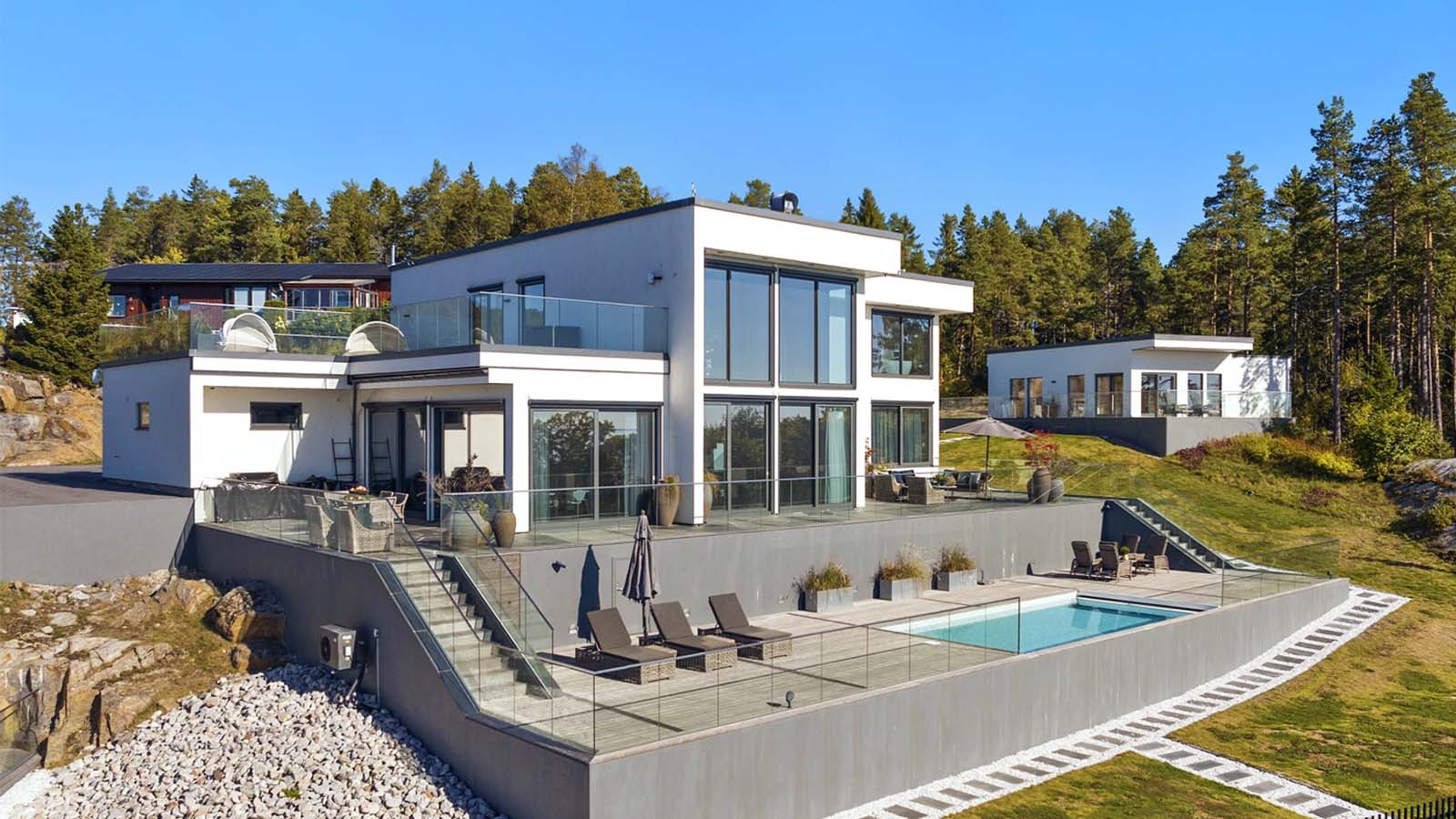 Fotbollsstjärna säljer svenskt lyxhus efter skilsmässa | nu.se